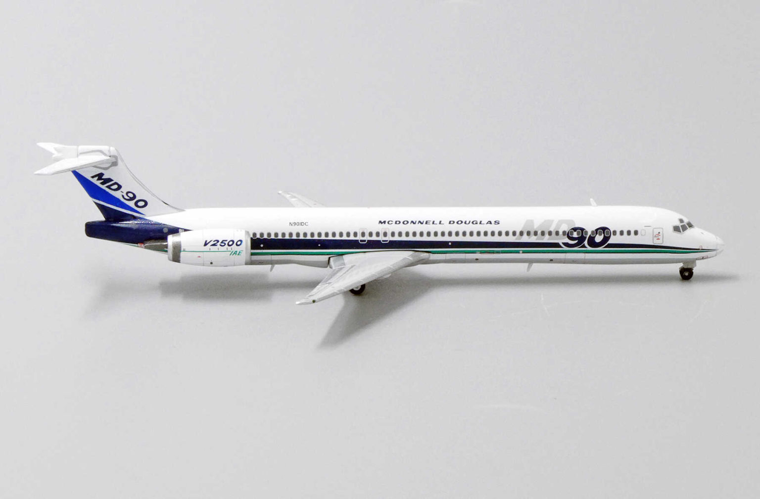 McDonnell Douglas MD-90 House Colors N901DC JC Wings LH4139 1:400 - MW-Moba