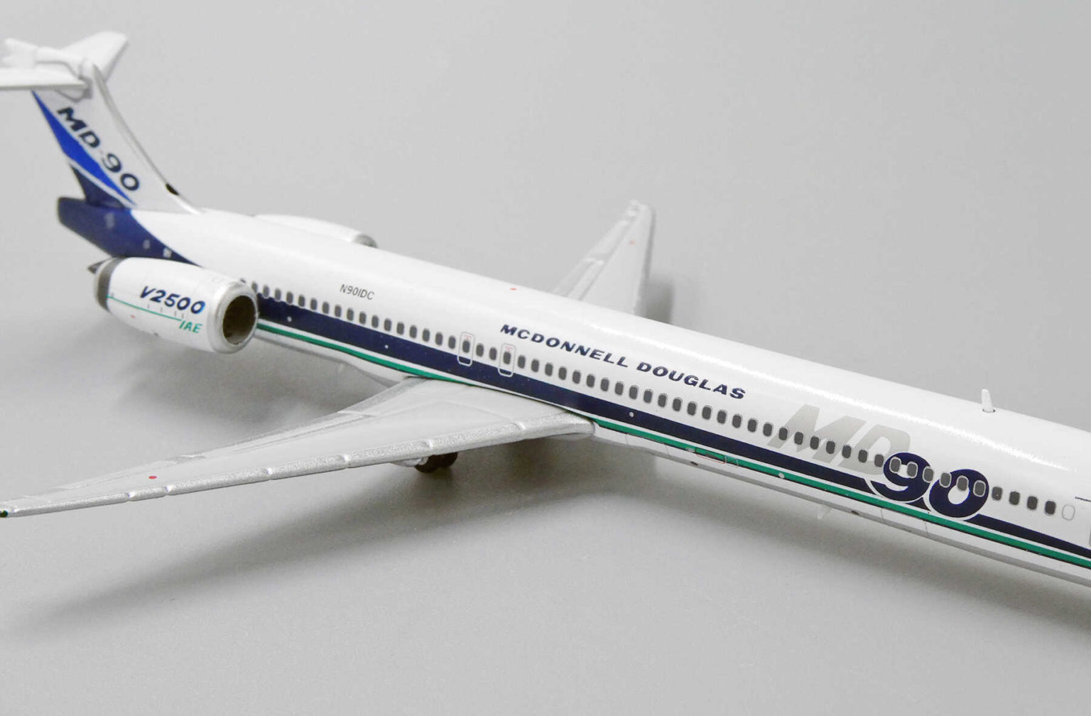 McDonnell Douglas MD-90 House Colors N901DC JC Wings LH4139 1:400 - MW-Moba