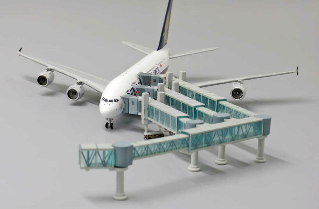 Airport Passenger Bridge A380 JC Wings LH4136 1:400 - MW-Moba