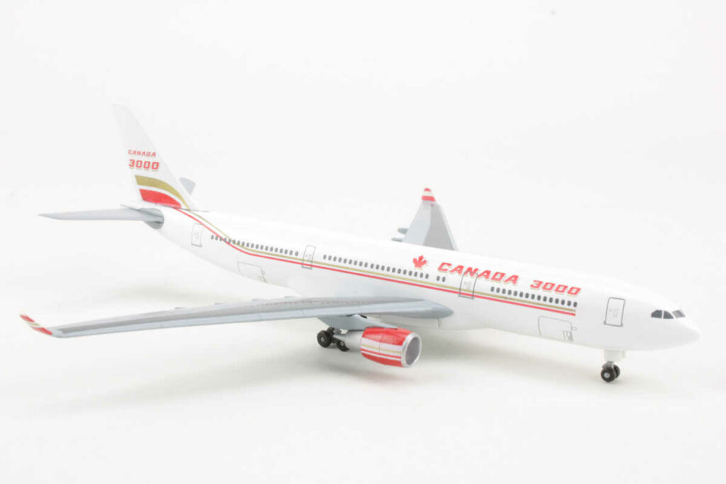 Airbus A330-201 Canada 3000 Dragon Wings 55009 1:400 - MW-Moba