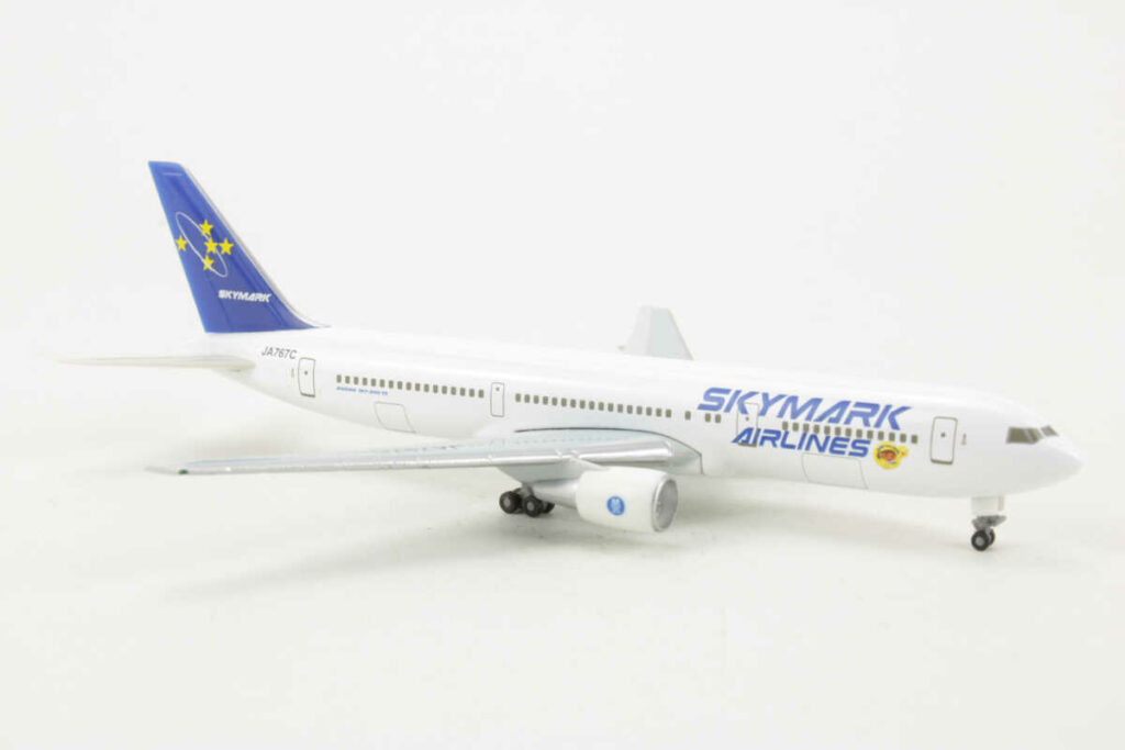 Boeing 767-300ER Skymark Airlines JA767C Herpa 504409 1:500 - MW-Moba