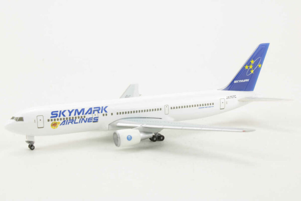 Boeing 767-300ER Skymark Airlines JA767C Herpa 504409 1:500 - MW-Moba