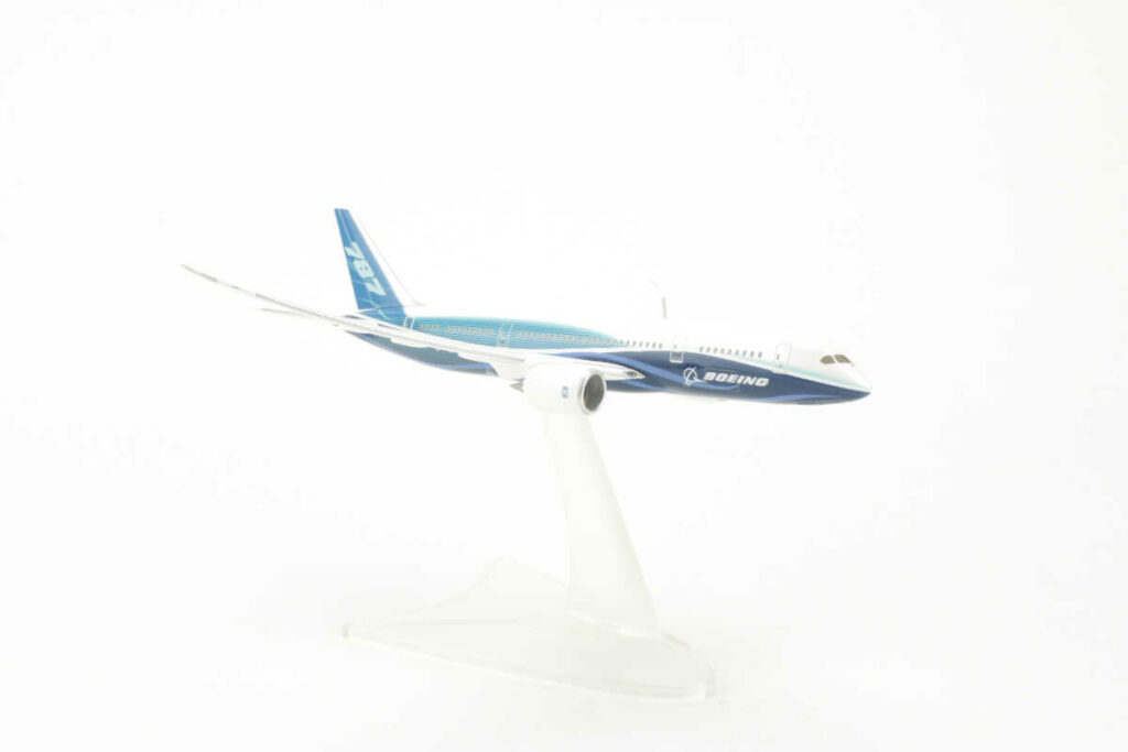 Boeing 787-8 Boeing House Colors "In-flight" Herpa 561907 1:400 - MW-Moba