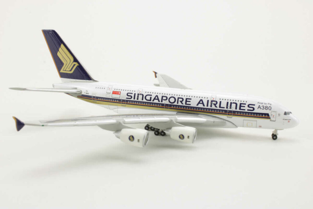 Airbus A380 Singapore Airlines "First to fly A380" F-WWDD 5Stars ...