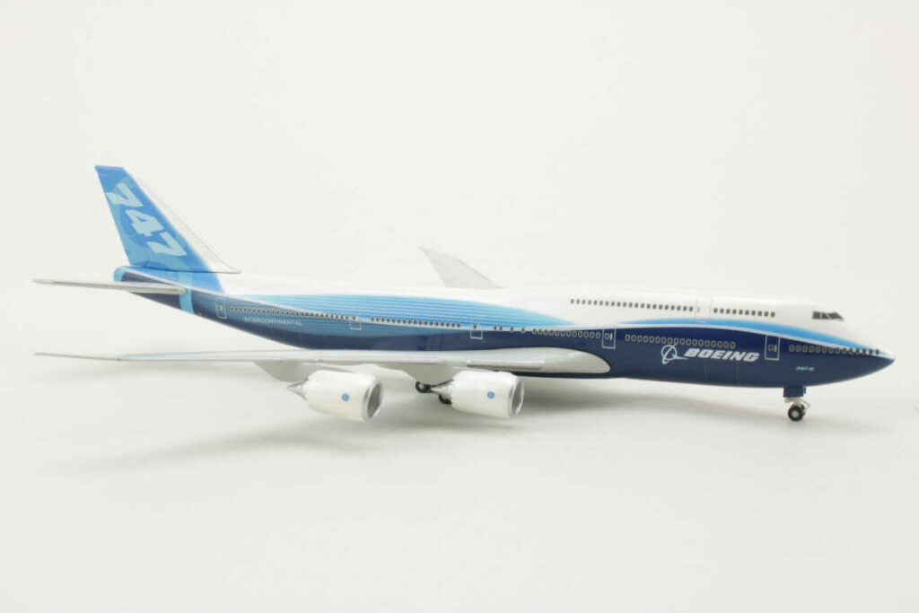 Boeing 747-8i Intercontinental Boeing House Colors Herpa 515610 1:500 ...