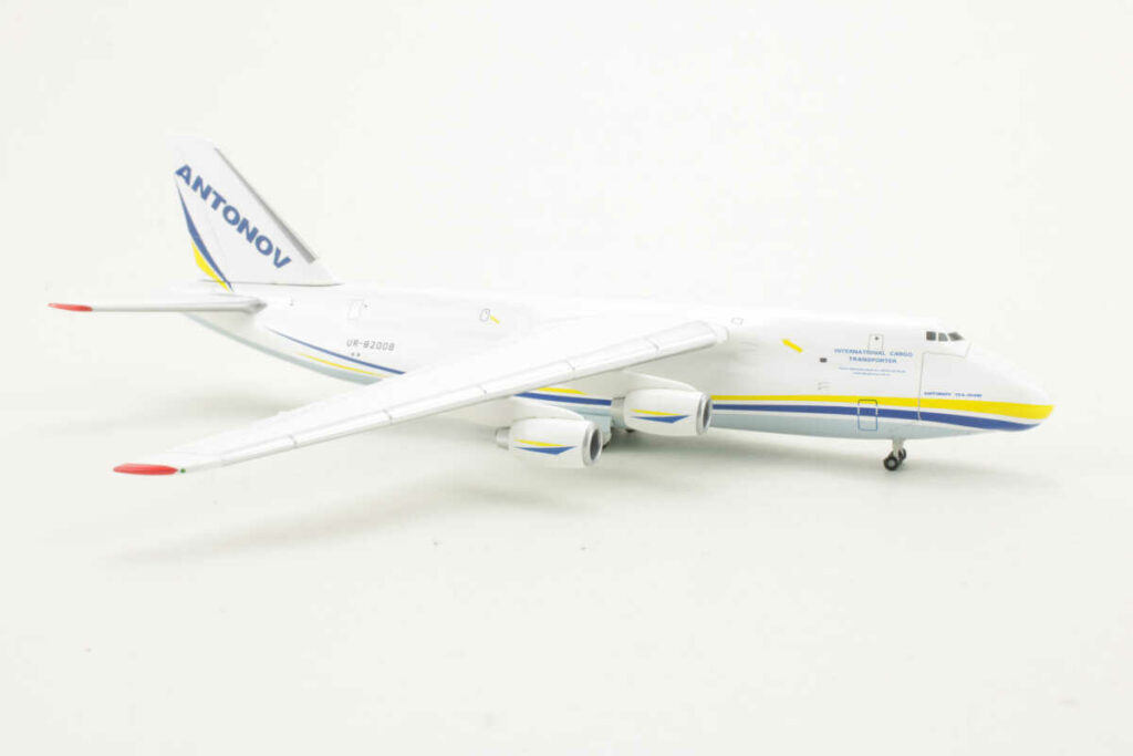 Antonov AN-124 Antonov Airlines UR-82008 Herpa 562478 1:400 - MW-Moba