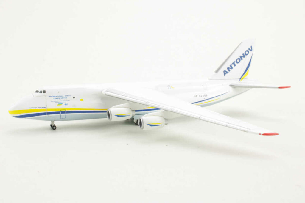 Antonov AN-124 Antonov Airlines UR-82008 Herpa 562478 1:400 - MW-Moba
